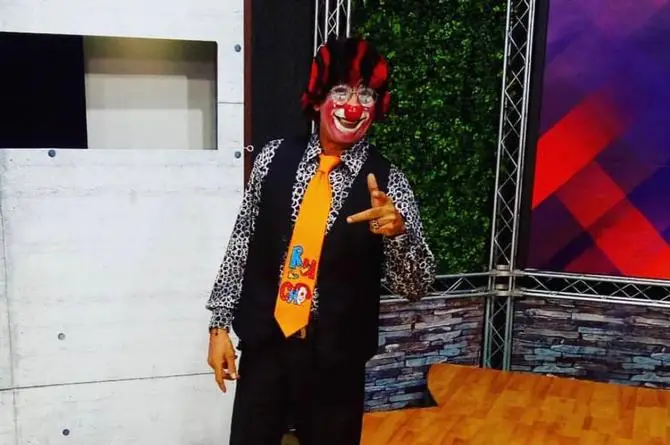 La Fiera : ¡Ay wey! - Le llega tremendo regalo al Payaso Rucho por su ...